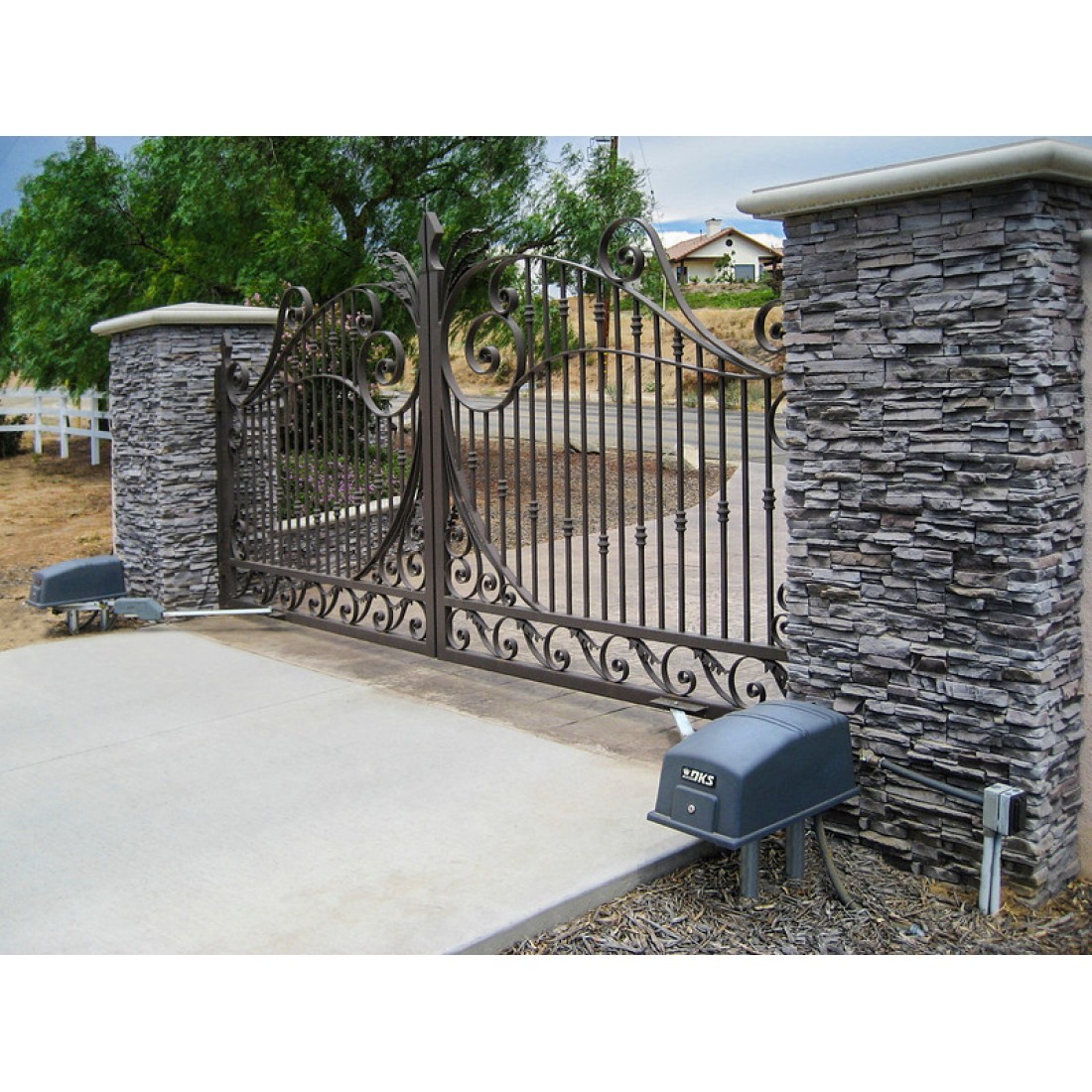 Doorking 6100 Swing Gate Operator | Gate Openers Direct