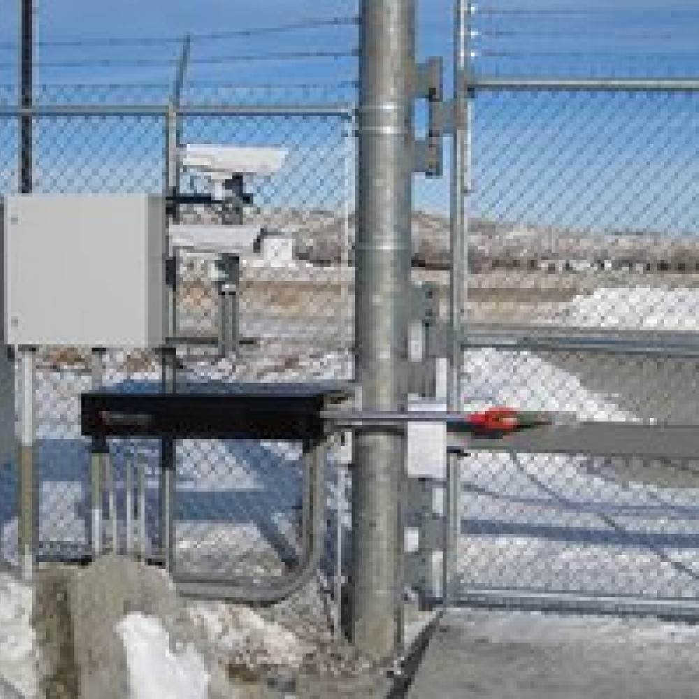 Commercial Swing Gate : HySecurity HydraSwing 80F | Swing ...